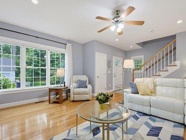 condo with 3 bedroom, Medway MA ES104762489
