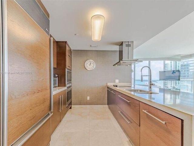condo with 3 bedroom, Miami FL ES104899268