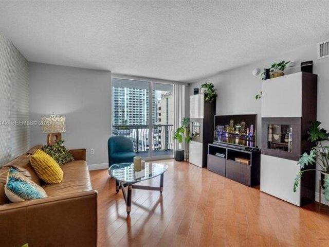 condo with 3 bedroom, Miami FL ES104899216