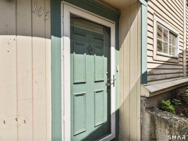 condo with 3 bedroom, Middletown CT ES105144485