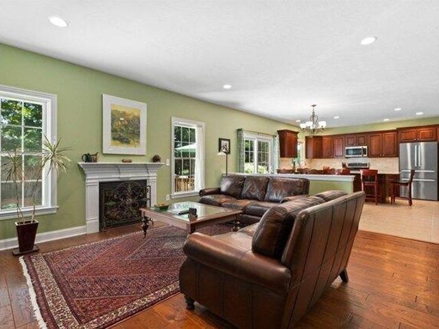 condo with 3 bedroom, Milford MA ES105109415