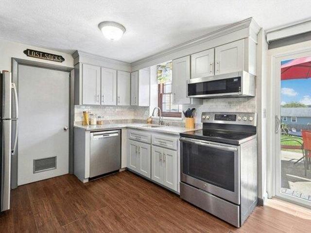 condo with 3 bedroom, Milford MA ES102859930