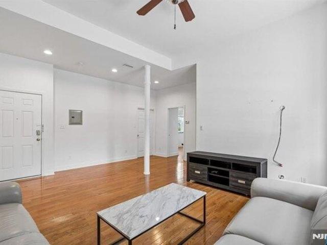 condo with 3 bedroom, Montclair NJ DS101781155