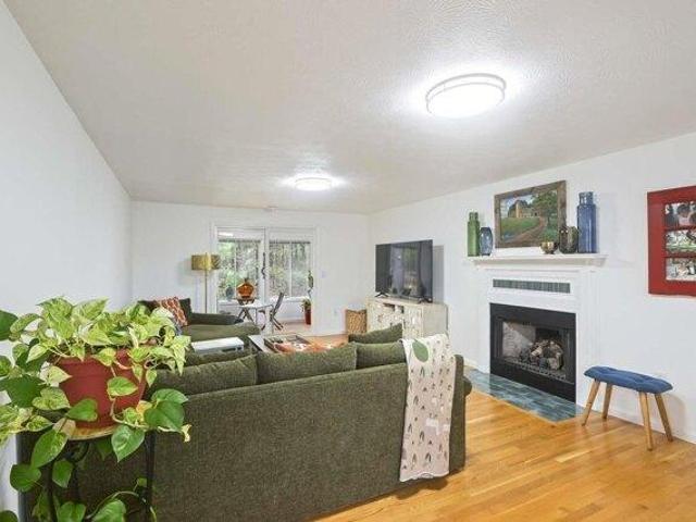 condo with 3 bedroom, Nashua NH DLS103036707