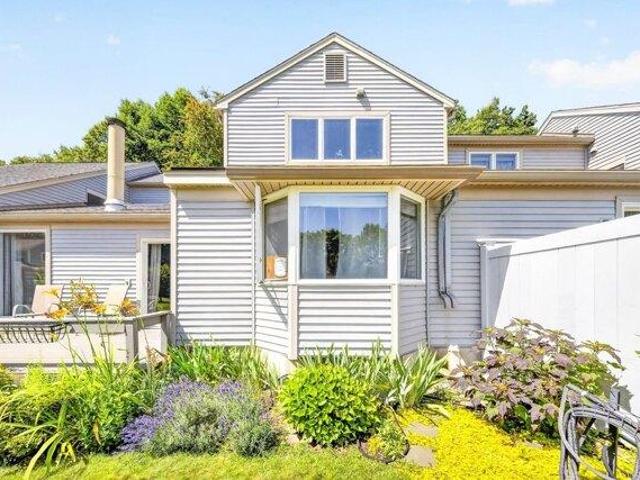 condo with 3 bedroom, Nashua NH ES103849988
