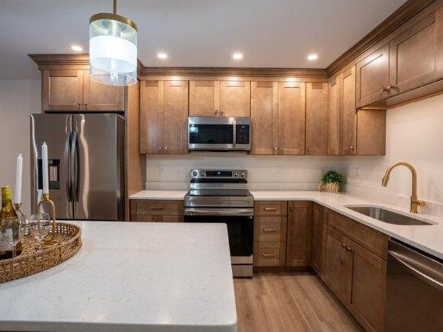 condo with 3 bedroom, Nashua NH ES105109314