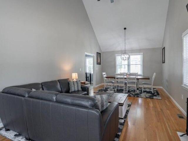 condo with 3 bedroom, Nashua NH ES105229588