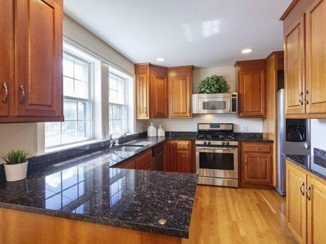 condo with 3 bedroom, Newton MA ES105104948