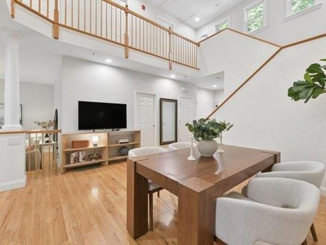 condo with 3 bedroom, Newton MA ES105123512