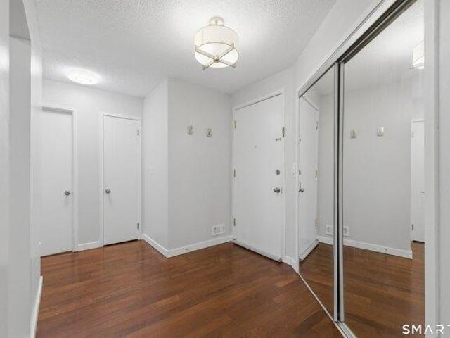 condo with 3 bedroom, New London CT ES103433827