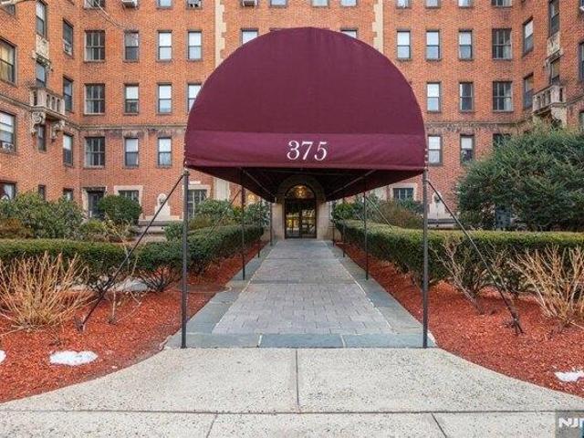 condo with 3 bedroom, Newark NJ DS102476269