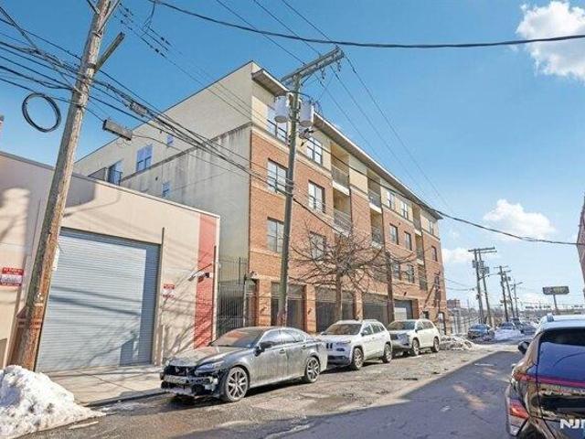 condo with 3 bedroom, Newark NJ DS102585505