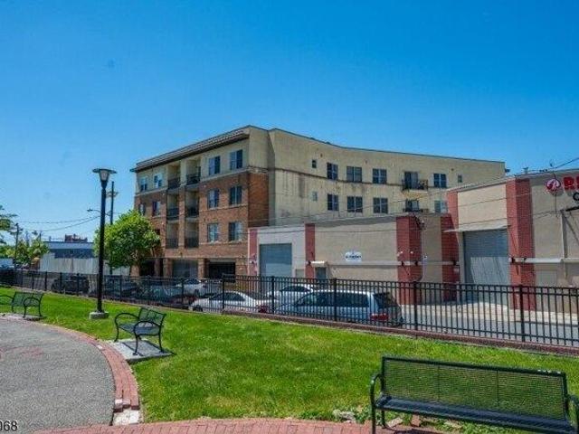 condo with 3 bedroom, Newark NJ DS102729515