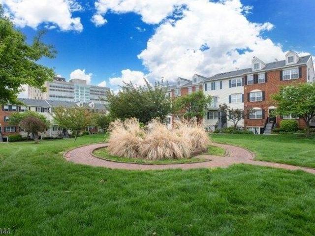 condo with 3 bedroom, Newark NJ DS104479466