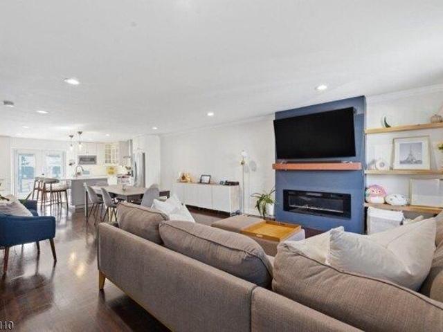 condo with 3 bedroom, Newark NJ DS104192107