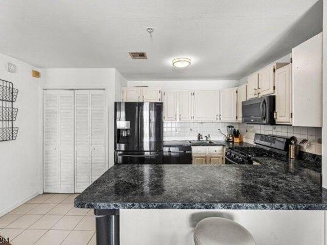condo with 3 bedroom, Newark NJ ES102825240