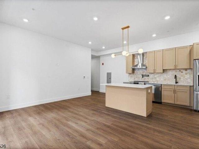 condo with 3 bedroom, Newark NJ ES104849105