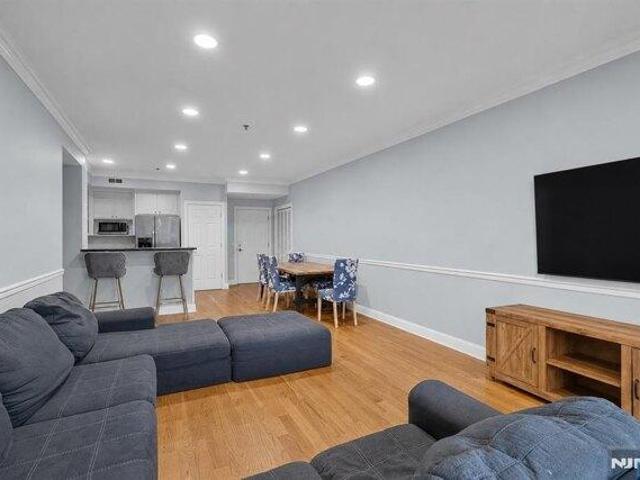 condo with 3 bedroom, Newark NJ ES105255727