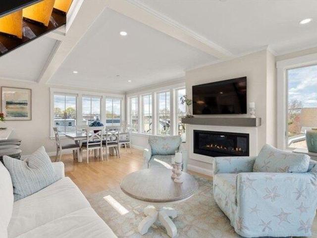 condo with 3 bedroom, Newburyport MA DS103128194