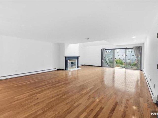 condo with 3 bedroom, North Bergen NJ DS102313851