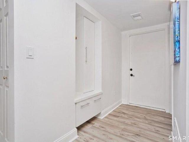condo with 3 bedroom, Norwalk CT ES105124258