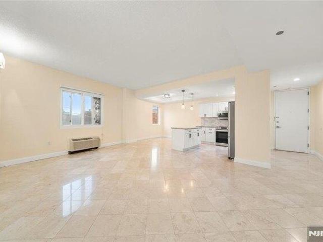 condo with 3 bedroom, Palisades Park NJ ES104848842