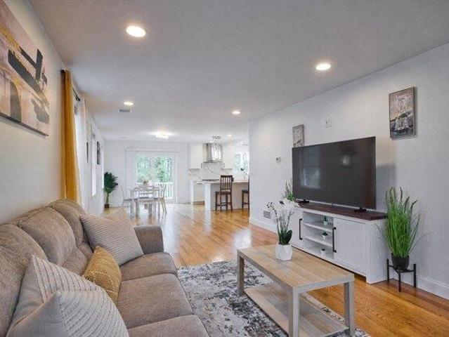 condo with 3 bedroom, Randolph MA ES105106936