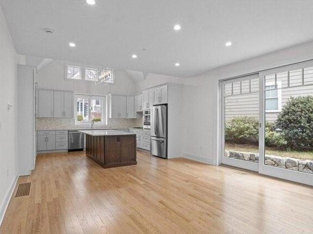 condo with 3 bedroom, Reading MA ES104042207