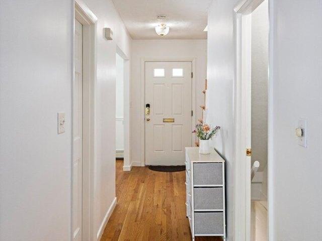 condo with 3 bedroom, Reading MA ES104189431