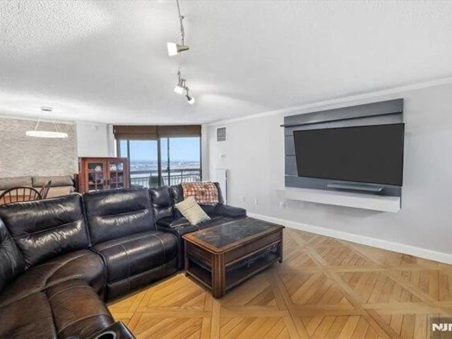 condo with 3 bedroom, Secaucus NJ DLS102477865