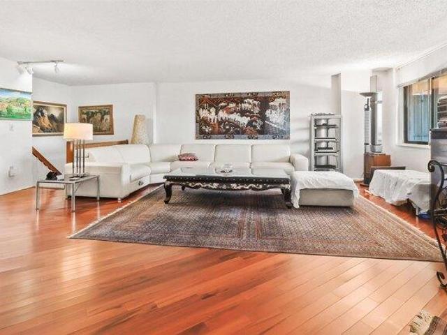 condo with 3 bedroom, Secaucus NJ DS102584152