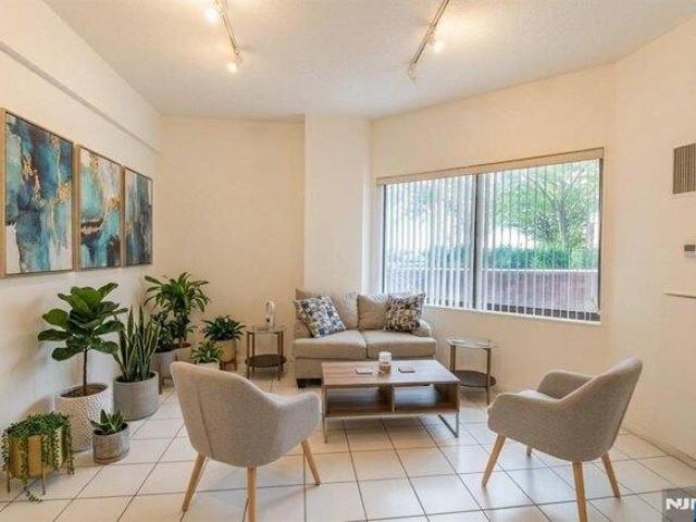 condo with 3 bedroom, Secaucus NJ ES105205484