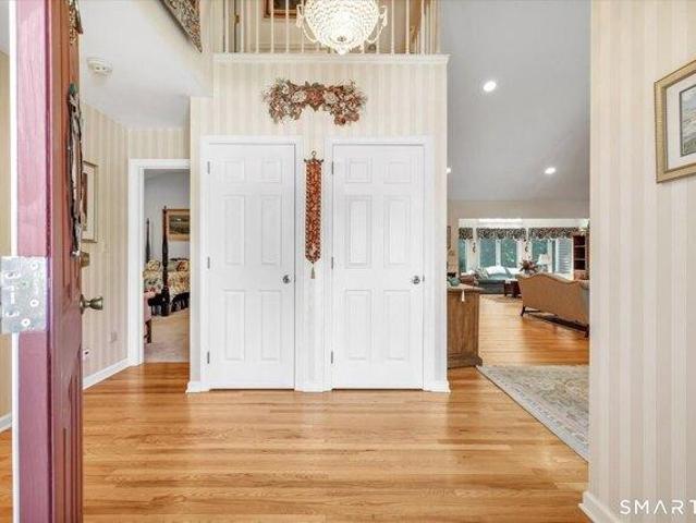 condo with 3 bedroom, Shelton CT ES104116285