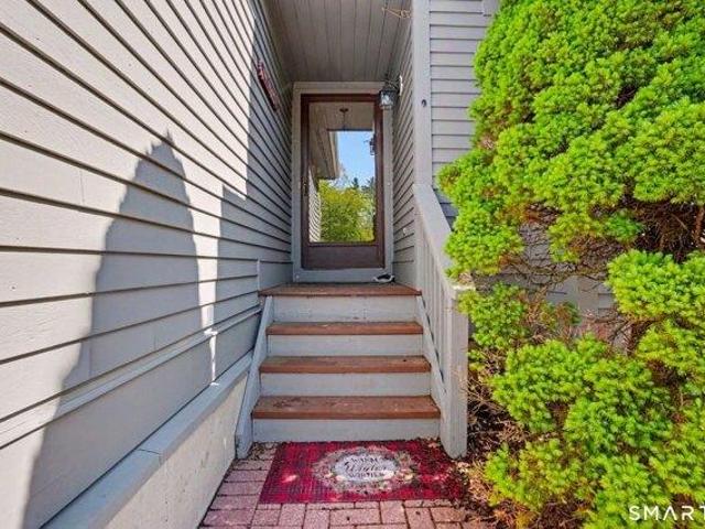 condo with 3 bedroom, Shelton CT ES104329643