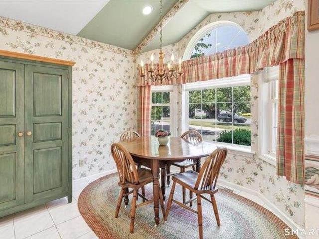 condo with 3 bedroom, Shelton CT ES105113884
