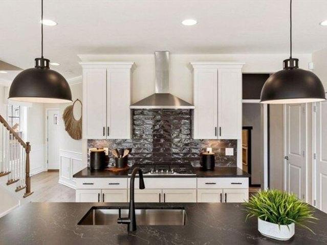 condo with 3 bedroom, Shrewsbury MA ES104791102