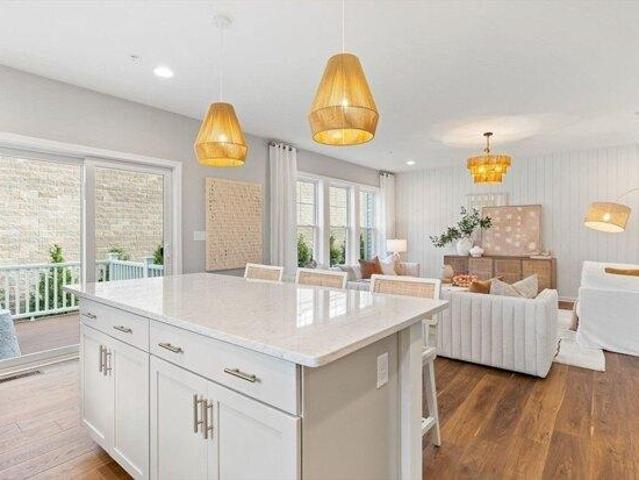 condo with 3 bedroom, Shrewsbury MA ES105096394