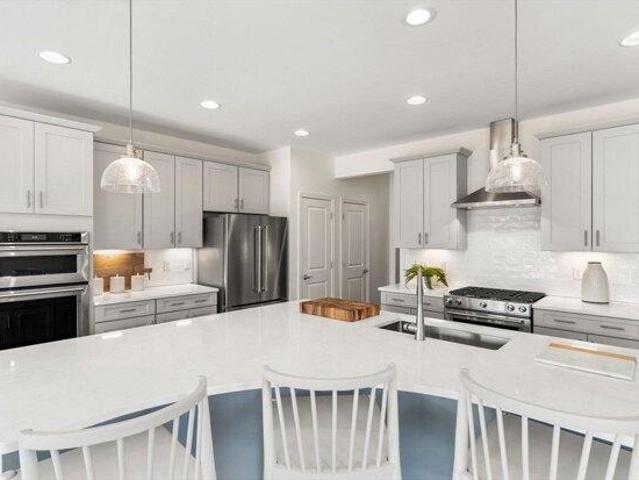 condo with 3 bedroom, Shrewsbury MA ES105106335