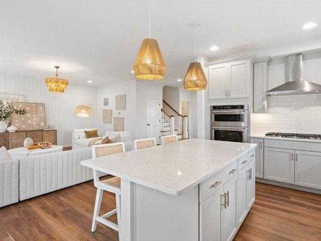 condo with 3 bedroom, Shrewsbury MA ES103852918