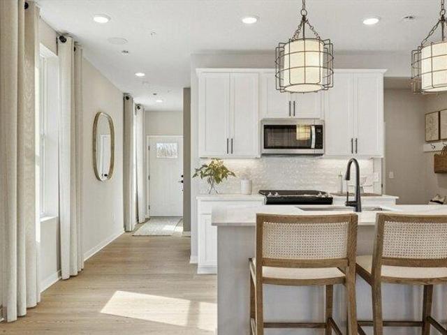 condo with 3 bedroom, Shrewsbury MA ES103928415