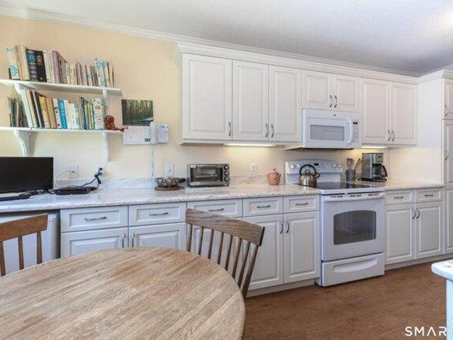 condo with 3 bedroom, Southbury CT ES105206077