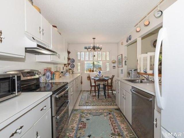 condo with 3 bedroom, Southbury CT ES105206183