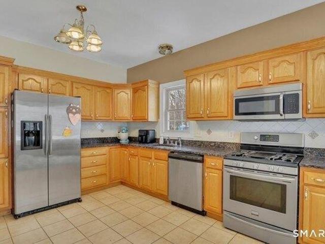 condo with 3 bedroom, Southington CT ES105143323