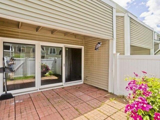 condo with 3 bedroom, Springfield MA ES103809082