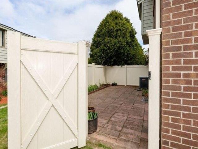 condo with 3 bedroom, Stoughton MA ES102860005
