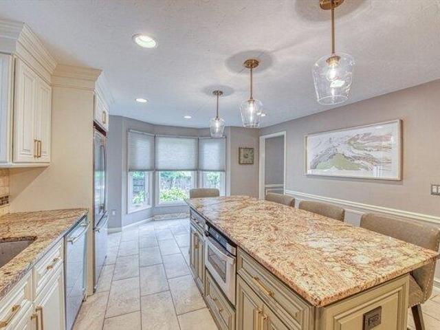 condo with 3 bedroom, Stoughton MA ES105141378