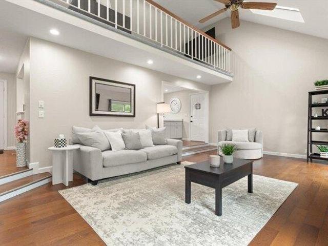 condo with 3 bedroom, Stoughton MA ES105289886