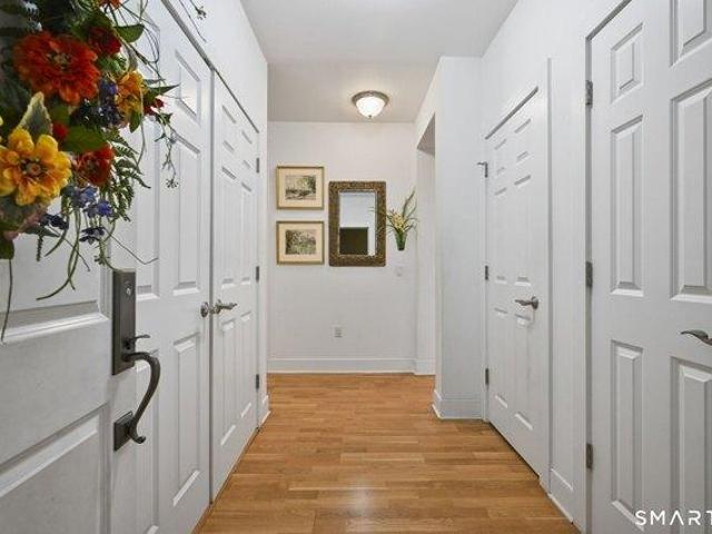 condo with 3 bedroom, Stamford CT DS102064107
