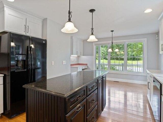 condo with 3 bedroom, Stratham NH ES105229982