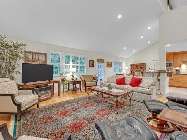 condo with 3 bedroom, Sturbridge MA ES103929033